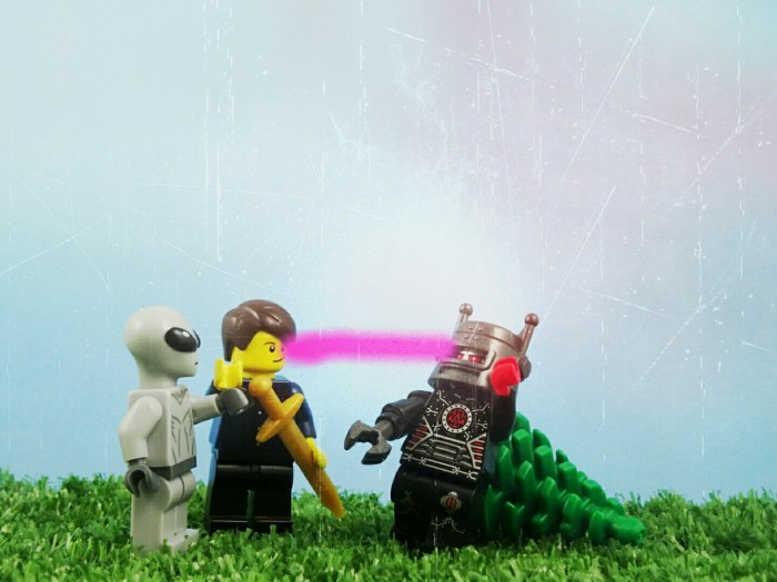 Canadian fist-bumps alien in the most outrageous campaign video ever ...